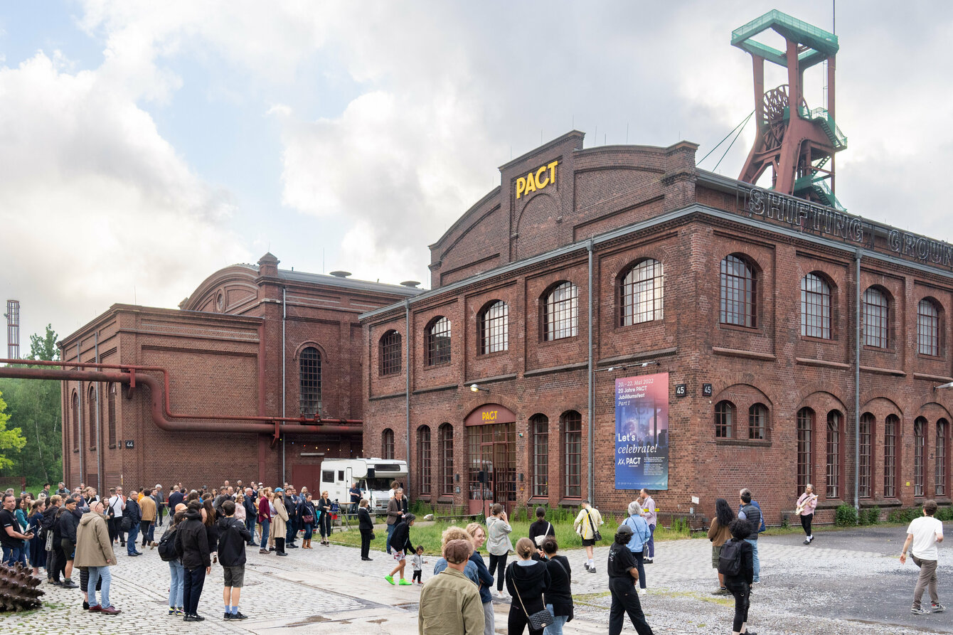 DER NACHTTISCH SIGMUND FREUD ALS ECHO | pact-zollverein